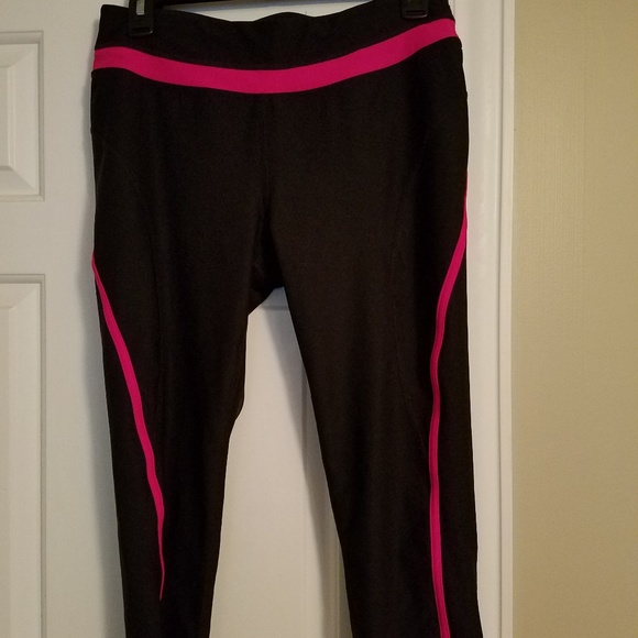 Xersion | Pants & Jumpsuits | Black And Pink Xersion Capri | Poshmark
